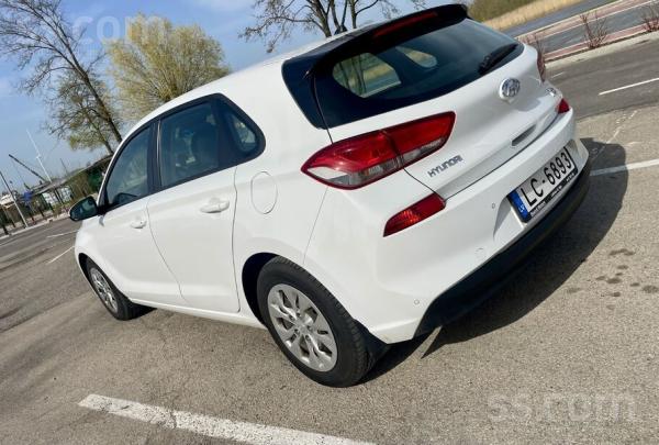 White Hyundai i30 2018 in Riga, with an engine capacity of 1.60 L and mileage of 147 thousand km for 6900 €, photo 5 on AUTOMOTO.COM.LV