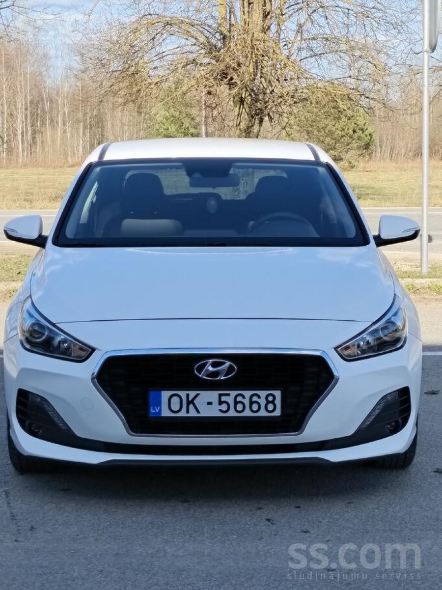 White Hyundai i30 2018 in Ogre, with an engine capacity of 1.60 L and mileage of 173 thousand km for 6570 €, photo 3 on AUTOMOTO.COM.LV