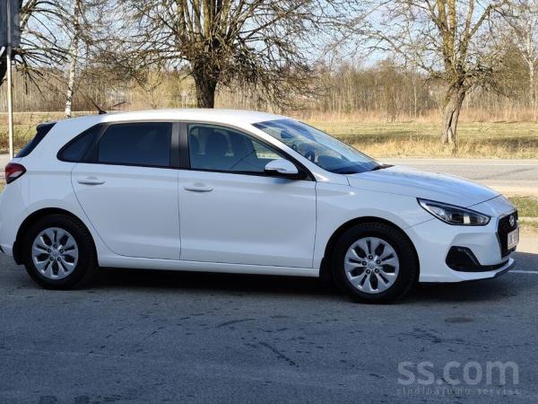 White Hyundai i30 2018 in Ogre, with an engine capacity of 1.60 L and mileage of 173 thousand km for 6570 €, photo 4 on AUTOMOTO.COM.LV