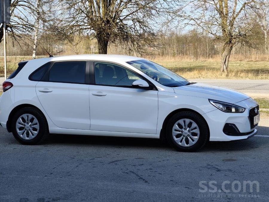 White Hyundai i30 2018 in Ogre, with an engine capacity of 1.60 L and mileage of 173 thousand km for 6570 €, photo 5 on AUTOMOTO.COM.LV