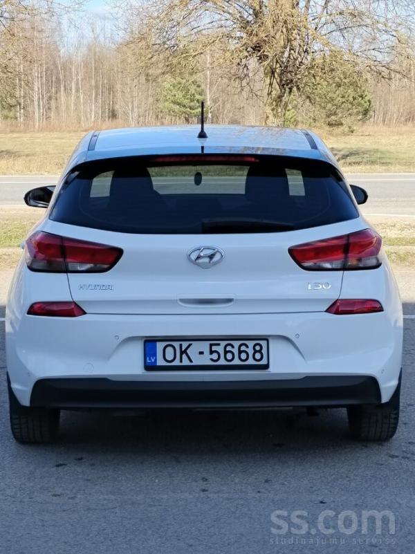 White Hyundai i30 2018 in Ogre, with an engine capacity of 1.60 L and mileage of 173 thousand km for 6570 €, photo 7 on AUTOMOTO.COM.LV
