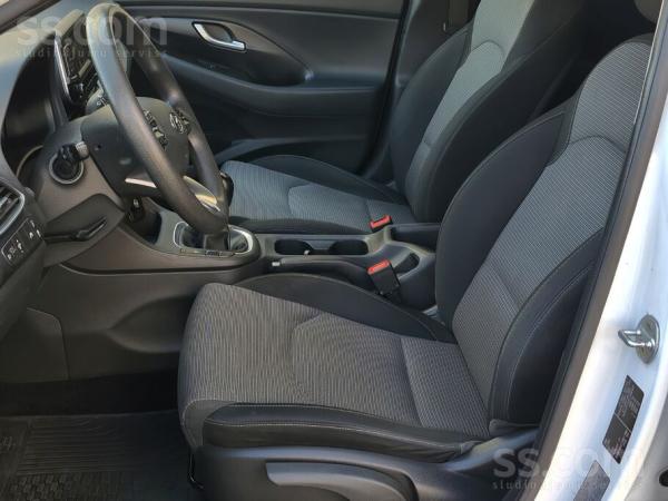 White Hyundai i30 2018 in Ogre, with an engine capacity of 1.60 L and mileage of 173 thousand km for 6570 €, photo 9 on AUTOMOTO.COM.LV