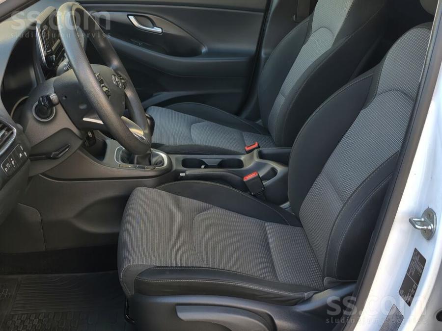 White Hyundai i30 2018 in Ogre, with an engine capacity of 1.60 L and mileage of 173 thousand km for 6570 €, photo 10 on AUTOMOTO.COM.LV