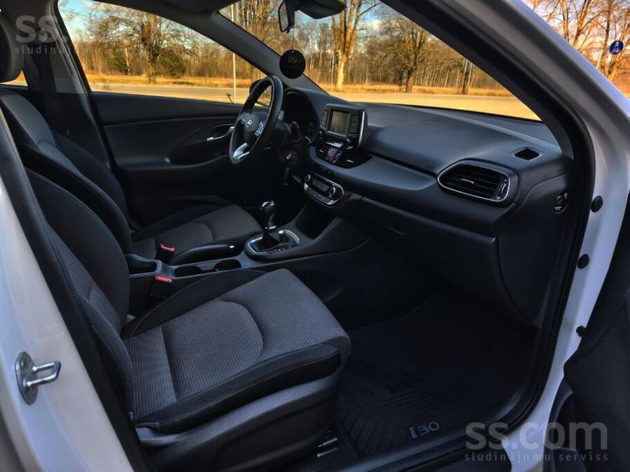 White Hyundai i30 2018 in Ogre, with an engine capacity of 1.60 L and mileage of 173 thousand km for 6570 €, photo 12 on AUTOMOTO.COM.LV