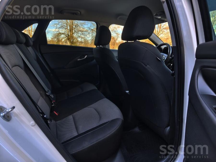 White Hyundai i30 2018 in Ogre, with an engine capacity of 1.60 L and mileage of 173 thousand km for 6570 €, photo 13 on AUTOMOTO.COM.LV