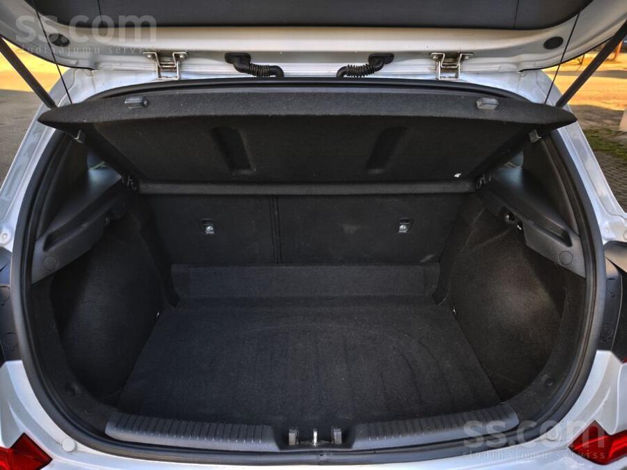 White Hyundai i30 2018 in Ogre, with an engine capacity of 1.60 L and mileage of 173 thousand km for 6570 €, photo 15 on AUTOMOTO.COM.LV