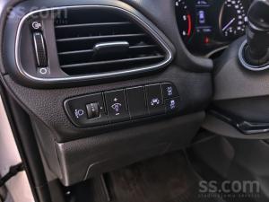 White Hyundai i30 2018 in Ogre, with an engine capacity of 1.60 L and mileage of 173 thousand km for 6570 €, photo 16 on AUTOMOTO.COM.LV