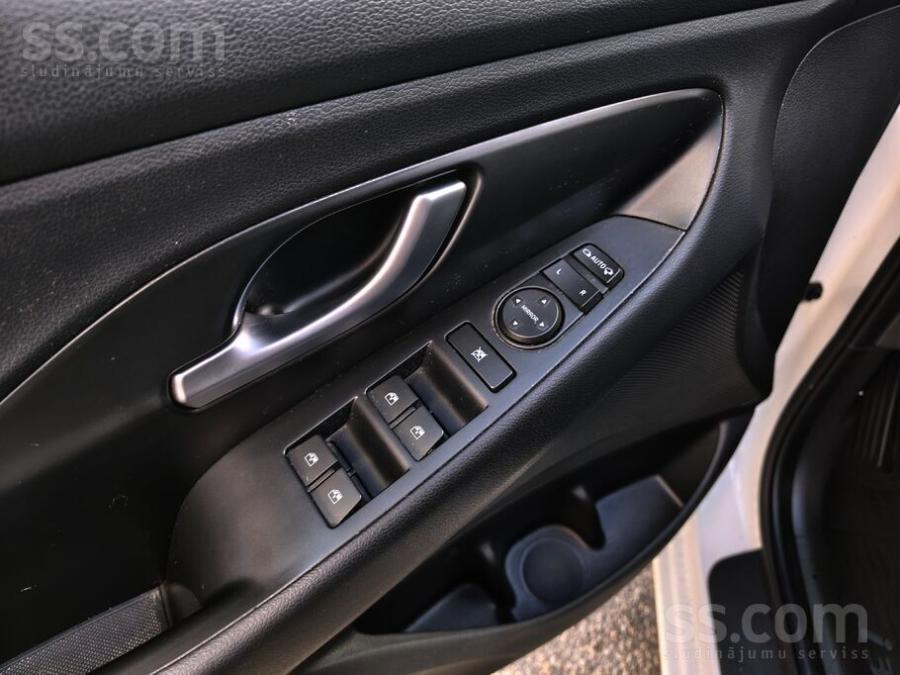 White Hyundai i30 2018 in Ogre, with an engine capacity of 1.60 L and mileage of 173 thousand km for 6570 €, photo 17 on AUTOMOTO.COM.LV
