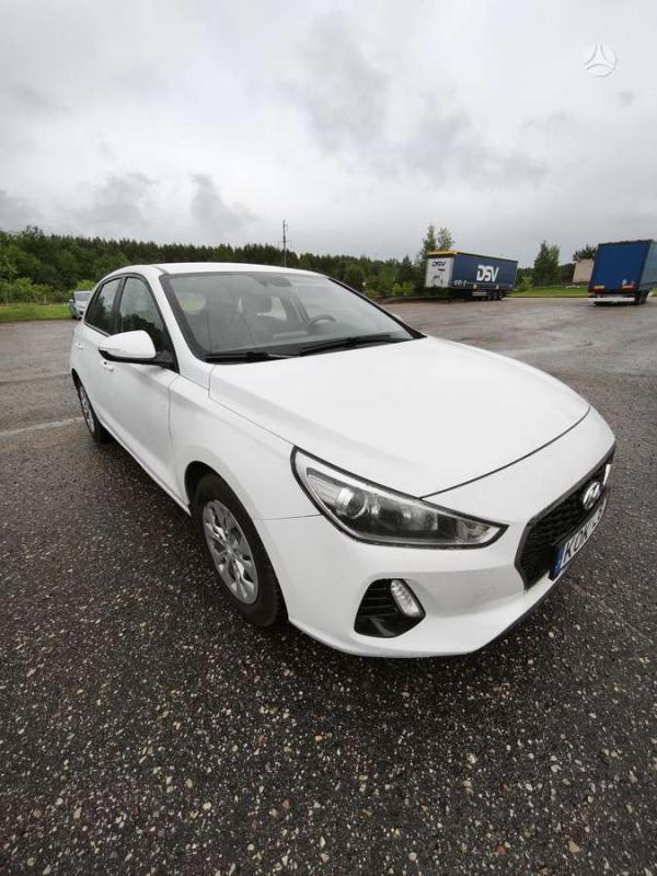White Hyundai i30 2018 in Utena, with an engine capacity of 1.58 L and mileage of 209 thousand km for 6500 €, photo 2 on AUTOMOTO.COM.LV