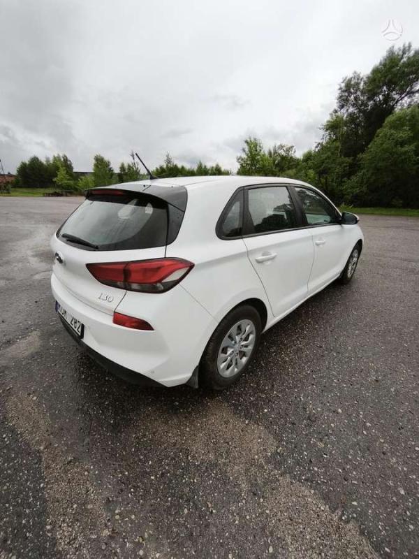 White Hyundai i30 2018 in Utena, with an engine capacity of 1.58 L and mileage of 209 thousand km for 6500 €, photo 3 on AUTOMOTO.COM.LV