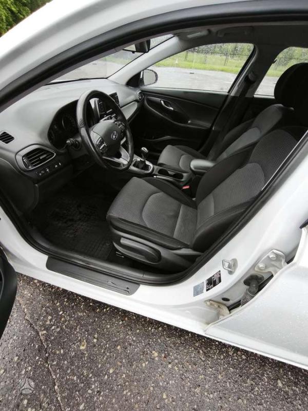White Hyundai i30 2018 in Utena, with an engine capacity of 1.58 L and mileage of 209 thousand km for 6500 €, photo 6 on AUTOMOTO.COM.LV