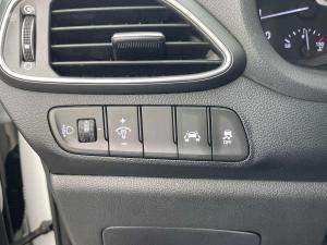 Balts Hyundai i30 2018 Ukmergė, ar dzinēja tilpumu 1.37 L un nobraukumu 163 tūkst. km par 5999 €, foto 16 vietnē AUTOMOTO.COM.LV