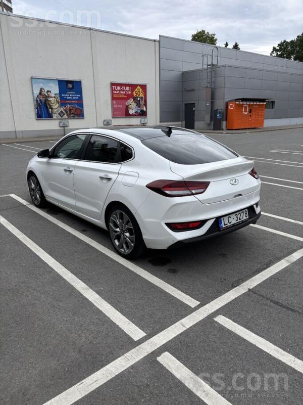 Balts Hyundai i30 2018 Rīga, ar dzinēja tilpumu 1.40 L un nobraukumu 105 tūkst. km par 13790 €, foto 3 vietnē AUTOMOTO.COM.LV