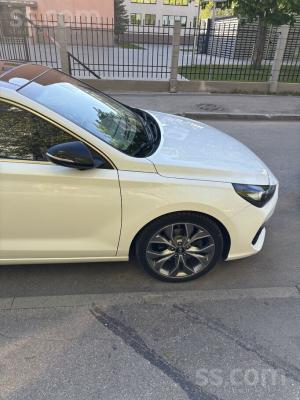 Белый Хендай i30 2018 в Рига, объемом двигателя 1.40 л и пробегом 105 тыс. км за 13790 €, фото 6 на AUTOMOTO.COM.LV