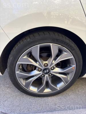 Белый Хендай i30 2018 в Рига, объемом двигателя 1.40 л и пробегом 105 тыс. км за 13790 €, фото 7 на AUTOMOTO.COM.LV
