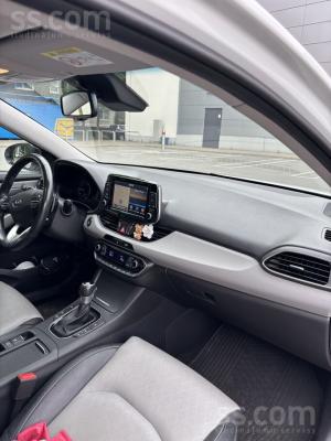 Белый Хендай i30 2018 в Рига, объемом двигателя 1.40 л и пробегом 105 тыс. км за 13790 €, фото 10 на AUTOMOTO.COM.LV