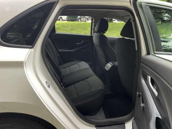 Balts Hyundai i30 2018 Viļņa, ar dzinēja tilpumu 1.37 L un nobraukumu 136 tūkst. km par 6990 €, foto 5 vietnē AUTOMOTO.COM.LV