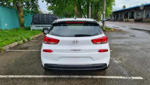 White Hyundai i30 2018 in Ukmerge, with an engine capacity of 1.37 L and mileage of 204 thousand km for 5900 €, photo 3 on AUTOMOTO.COM.LV