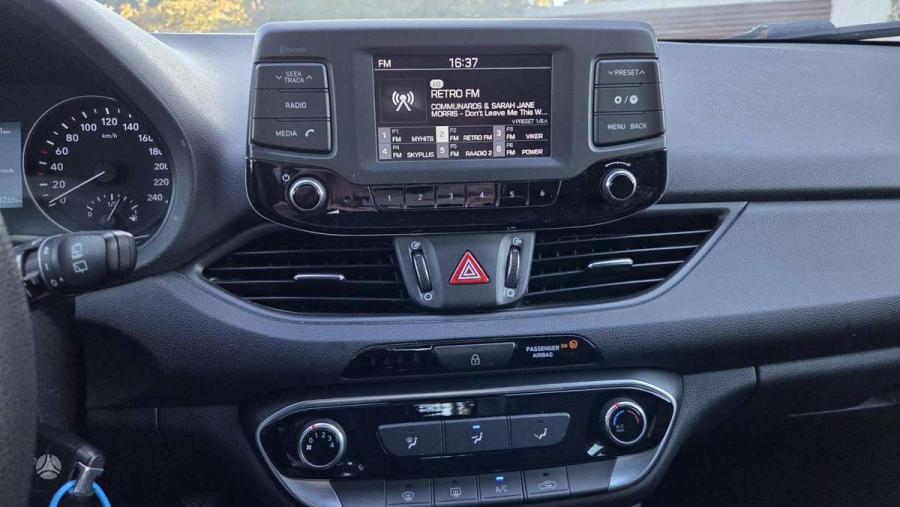 White Hyundai i30 2018 in Ukmerge, with an engine capacity of 1.37 L and mileage of 204 thousand km for 5900 €, photo 7 on AUTOMOTO.COM.LV