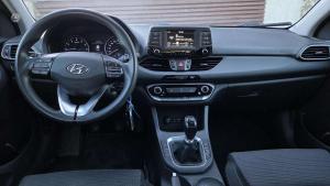 White Hyundai i30 2018 in Ukmerge, with an engine capacity of 1.37 L and mileage of 204 thousand km for 5900 €, photo 13 on AUTOMOTO.COM.LV