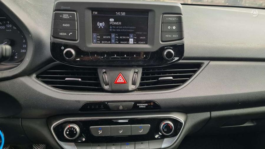 White Hyundai i30 2018 in Ukmerge, with an engine capacity of 1.37 L and mileage of 204 thousand km for 5900 €, photo 15 on AUTOMOTO.COM.LV