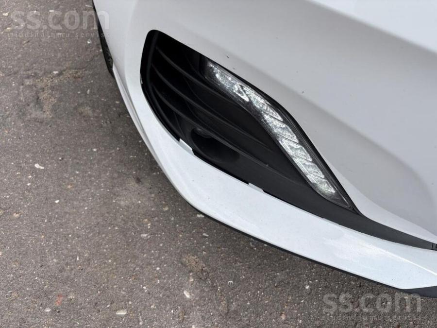 Белый Хендай i30 2019 в Рига, объемом двигателя 1.40 л и пробегом 130 тыс. км за 10300 €, фото 19 на AUTOMOTO.COM.LV