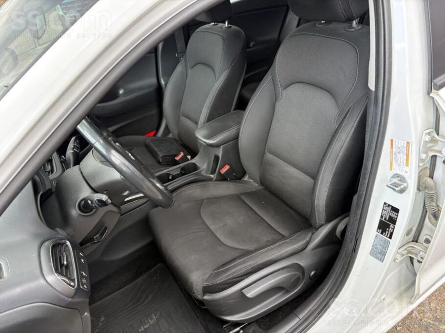 Белый Хендай i30 2019 в Рига, объемом двигателя 1.40 л и пробегом 130 тыс. км за 10300 €, фото 29 на AUTOMOTO.COM.LV