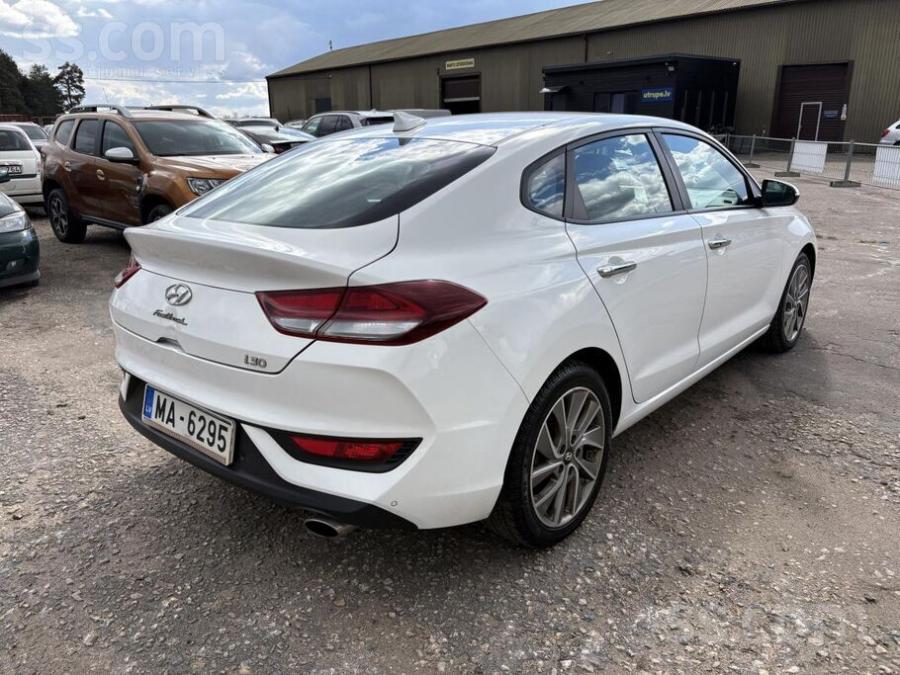 Balts Hyundai i30 2019 Rīga, ar dzinēja tilpumu 1.40 L un nobraukumu 130 tūkst. km par 9700 €, foto 4 vietnē AUTOMOTO.COM.LV