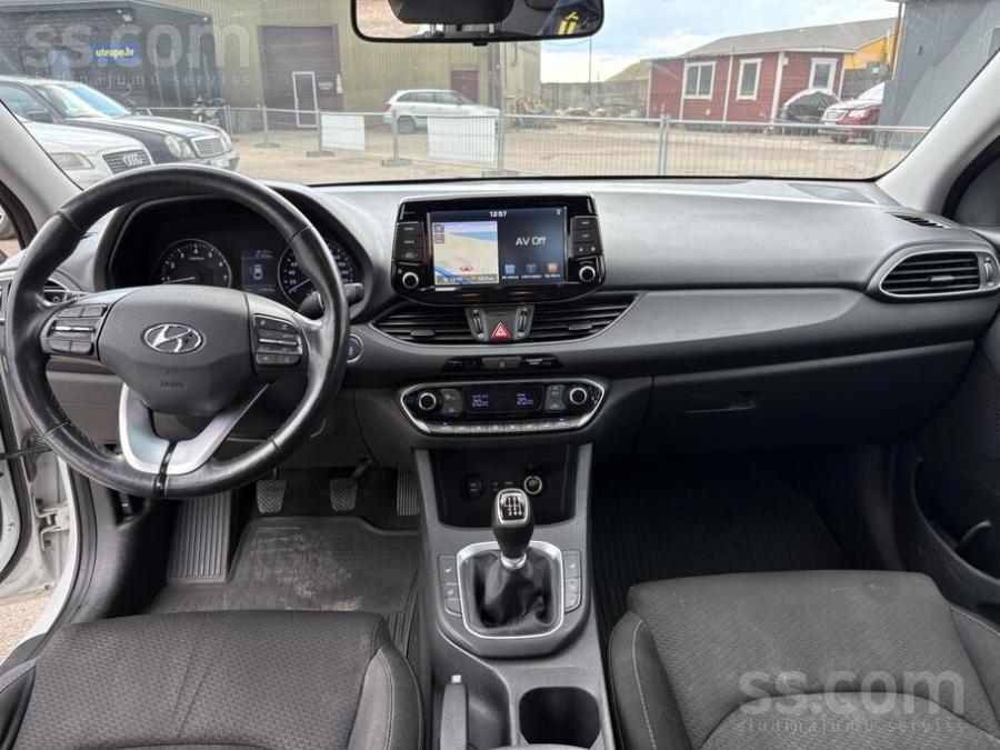 Balts Hyundai i30 2019 Rīga, ar dzinēja tilpumu 1.40 L un nobraukumu 130 tūkst. km par 9700 €, foto 32 vietnē AUTOMOTO.COM.LV