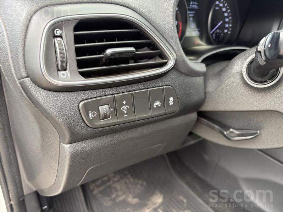 Balts Hyundai i30 2019 Rīga, ar dzinēja tilpumu 1.40 L un nobraukumu 130 tūkst. km par 9700 €, foto 33 vietnē AUTOMOTO.COM.LV