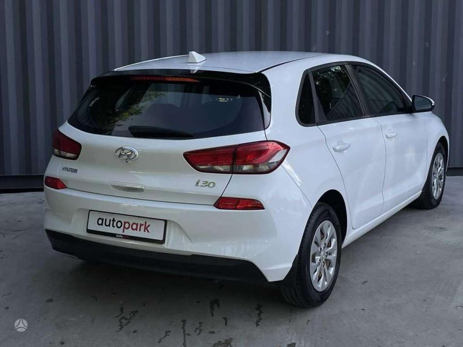 White Hyundai i30 2019 in Vilnius, with an engine capacity of 1.37 L and mileage of 77 thousand km for 7990 €, photo 4 on AUTOMOTO.COM.LV