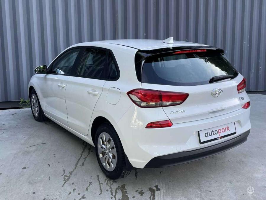 White Hyundai i30 2019 in Vilnius, with an engine capacity of 1.37 L and mileage of 77 thousand km for 7990 €, photo 5 on AUTOMOTO.COM.LV