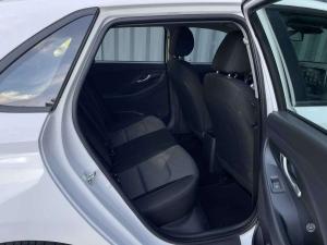 White Hyundai i30 2019 in Vilnius, with an engine capacity of 1.37 L and mileage of 77 thousand km for 7990 €, photo 6 on AUTOMOTO.COM.LV