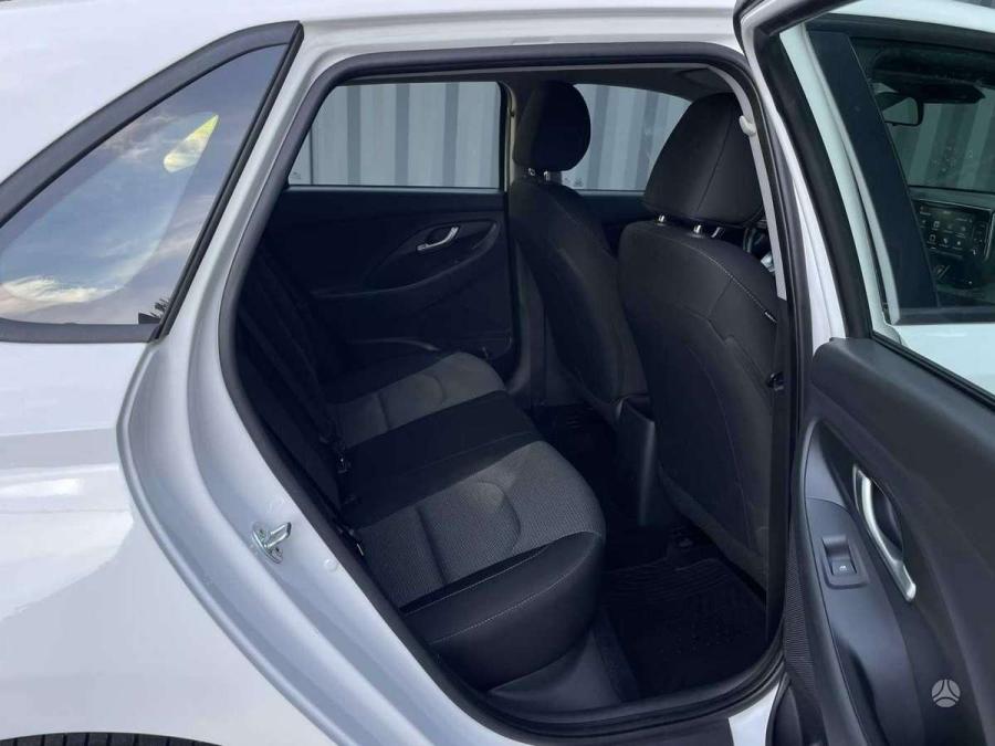 White Hyundai i30 2019 in Vilnius, with an engine capacity of 1.37 L and mileage of 77 thousand km for 7990 €, photo 6 on AUTOMOTO.COM.LV