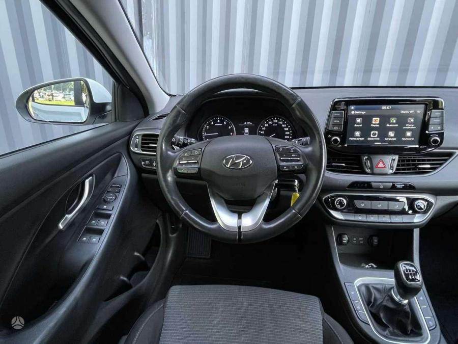 White Hyundai i30 2019 in Vilnius, with an engine capacity of 1.37 L and mileage of 77 thousand km for 7990 €, photo 11 on AUTOMOTO.COM.LV