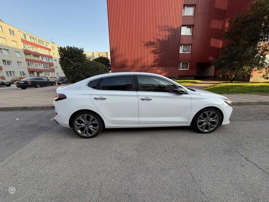 White Hyundai i30 2019 in Klaipeda, with an engine capacity of 1.60 L and mileage of 225 thousand km for 8500 €, photo 3 on AUTOMOTO.COM.LV