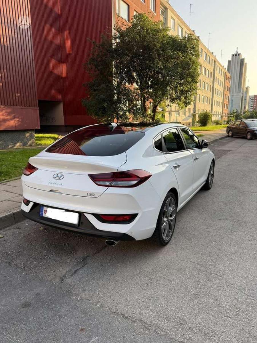 White Hyundai i30 2019 in Klaipeda, with an engine capacity of 1.60 L and mileage of 225 thousand km for 8500 €, photo 4 on AUTOMOTO.COM.LV