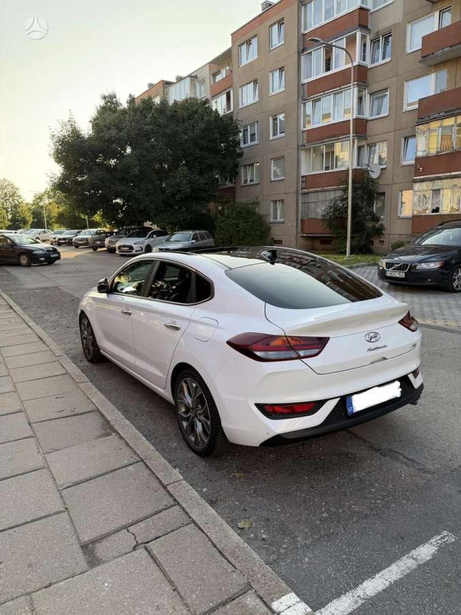 White Hyundai i30 2019 in Klaipeda, with an engine capacity of 1.60 L and mileage of 225 thousand km for 8500 €, photo 6 on AUTOMOTO.COM.LV