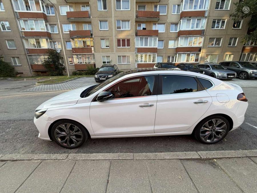 White Hyundai i30 2019 in Klaipeda, with an engine capacity of 1.60 L and mileage of 225 thousand km for 8500 €, photo 7 on AUTOMOTO.COM.LV