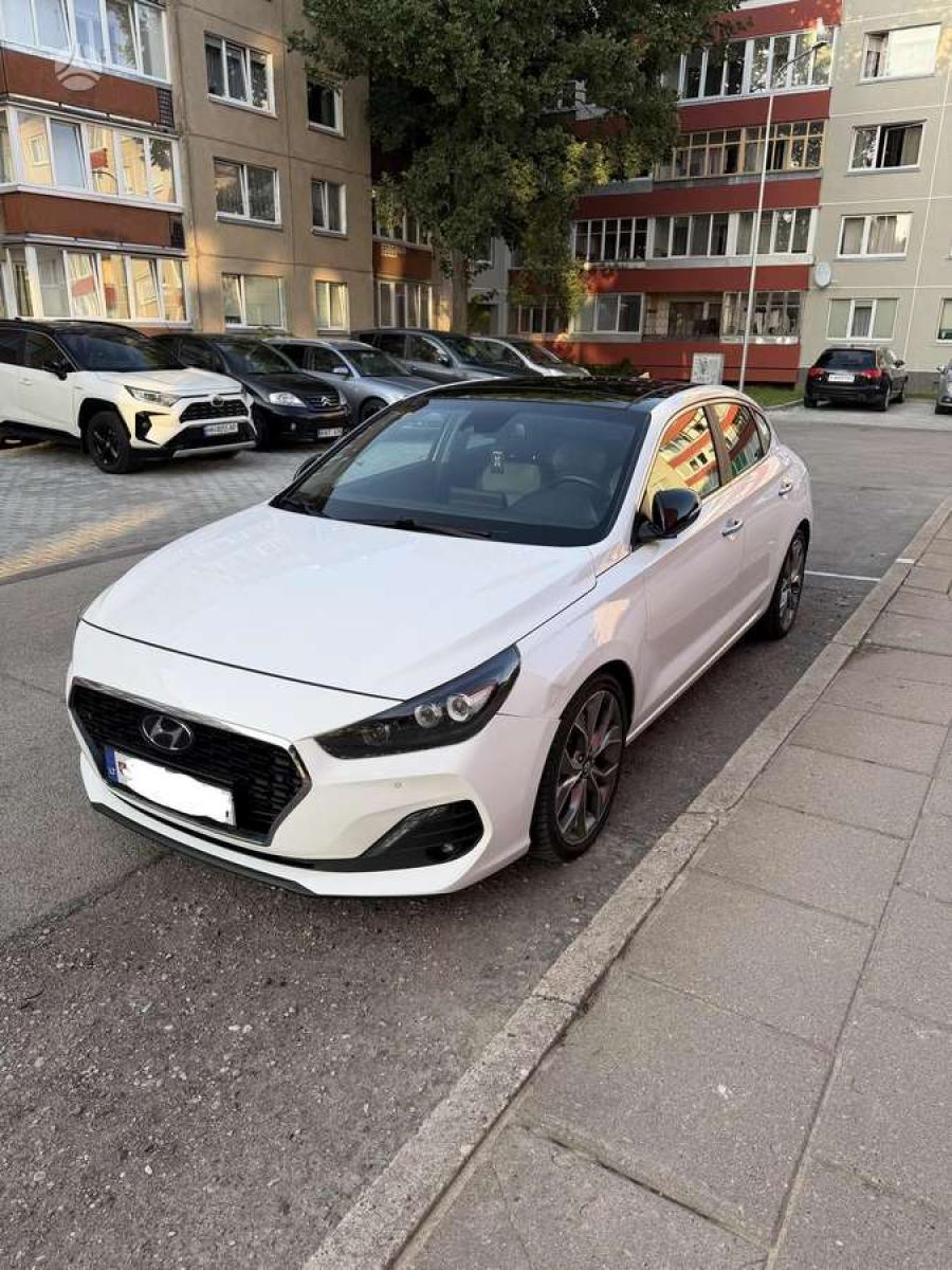 White Hyundai i30 2019 in Klaipeda, with an engine capacity of 1.60 L and mileage of 225 thousand km for 8500 €, photo 8 on AUTOMOTO.COM.LV