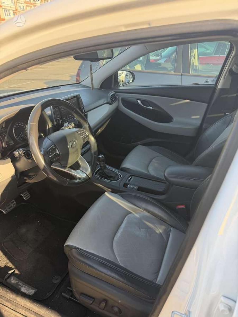 White Hyundai i30 2019 in Klaipeda, with an engine capacity of 1.60 L and mileage of 225 thousand km for 8500 €, photo 13 on AUTOMOTO.COM.LV