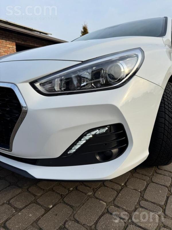 White Hyundai i30 2020 in Dobele, with an engine capacity of 1.40 L and mileage of 119 thousand km for 10400 €, photo 3 on AUTOMOTO.COM.LV