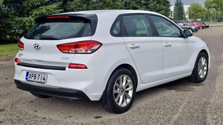White Hyundai i30 2020 in Kaunas, with an engine capacity of 1.60 L and mileage of 181 thousand km for 6900 €, photo 3 on AUTOMOTO.COM.LV