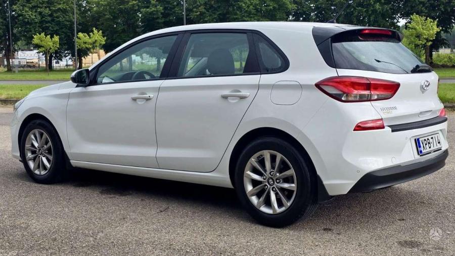 White Hyundai i30 2020 in Kaunas, with an engine capacity of 1.60 L and mileage of 181 thousand km for 6900 €, photo 5 on AUTOMOTO.COM.LV