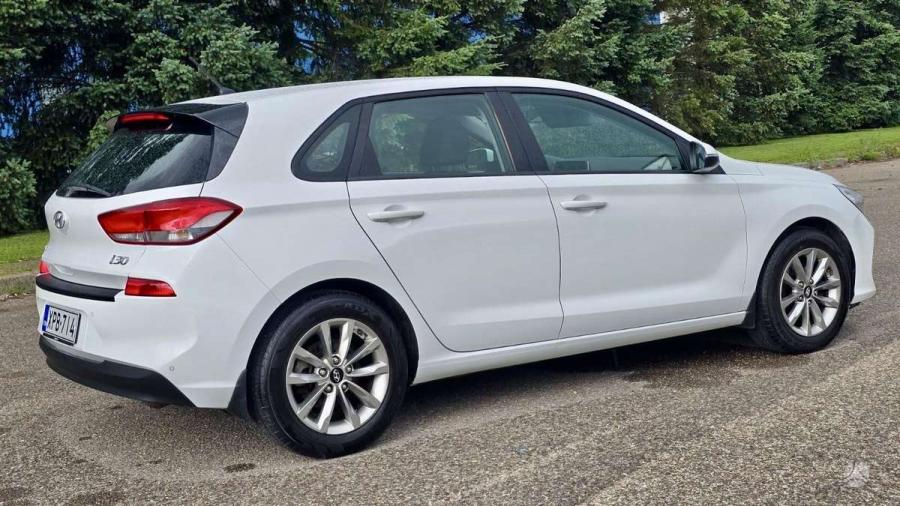 White Hyundai i30 2020 in Kaunas, with an engine capacity of 1.60 L and mileage of 181 thousand km for 6900 €, photo 6 on AUTOMOTO.COM.LV