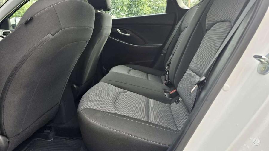 White Hyundai i30 2020 in Kaunas, with an engine capacity of 1.60 L and mileage of 181 thousand km for 6900 €, photo 22 on AUTOMOTO.COM.LV