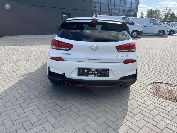 Белый Хендай i30 2020 в Таураге, объемом двигателя 2.00 л и пробегом 62 тыс. км за 7200 €, фото 5 на AUTOMOTO.COM.LV