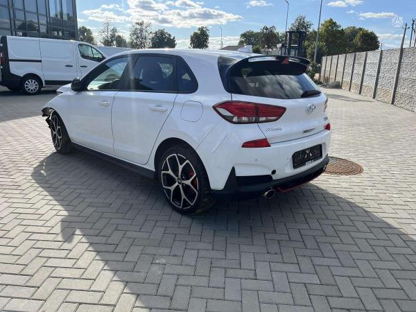 Белый Хендай i30 2020 в Таураге, объемом двигателя 2.00 л и пробегом 62 тыс. км за 7200 €, фото 6 на AUTOMOTO.COM.LV
