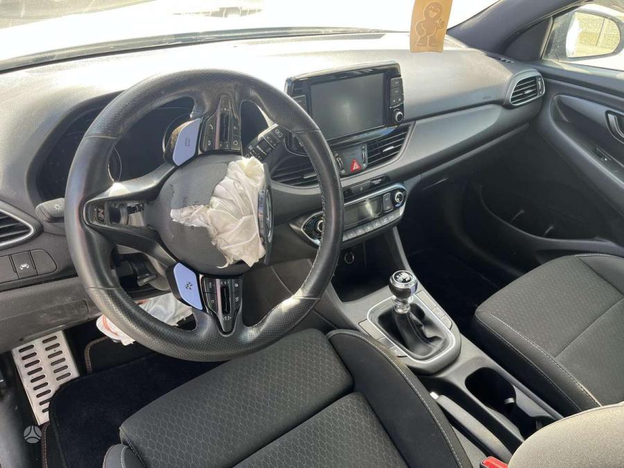 Balts Hyundai i30 2020 Tauragė, ar dzinēja tilpumu 2.00 L un nobraukumu 62 tūkst. km par 7200 €, foto 17 vietnē AUTOMOTO.COM.LV