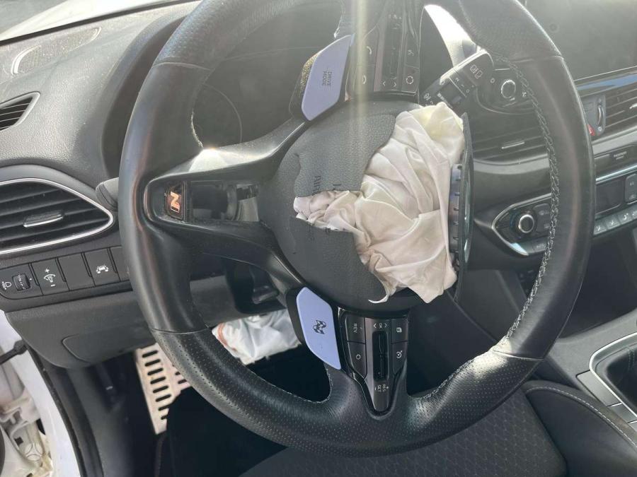 Balts Hyundai i30 2020 Tauragė, ar dzinēja tilpumu 2.00 L un nobraukumu 62 tūkst. km par 7200 €, foto 19 vietnē AUTOMOTO.COM.LV